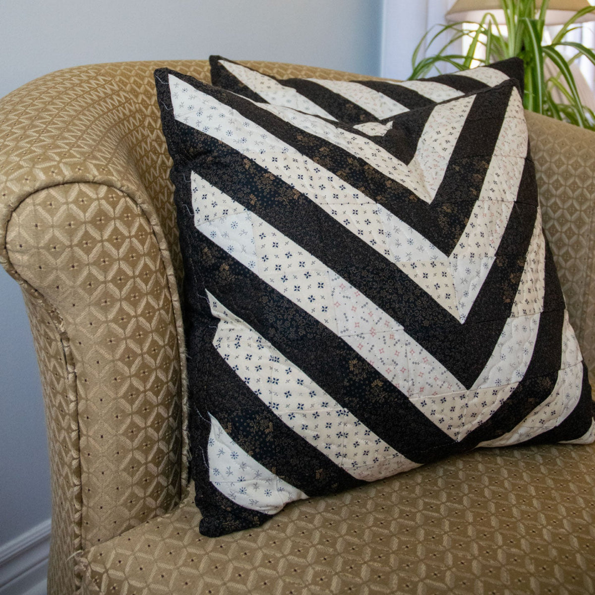 Free Pattern for Quilted Throw Pillows using HSTs – Lindley General Store